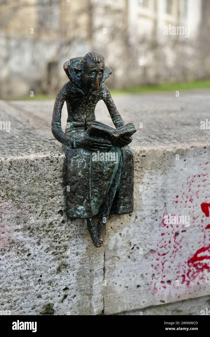 ⁨Tiny Bronze Dracula statue by Mihaly Kolodko at Vajdahunyad Castle ...