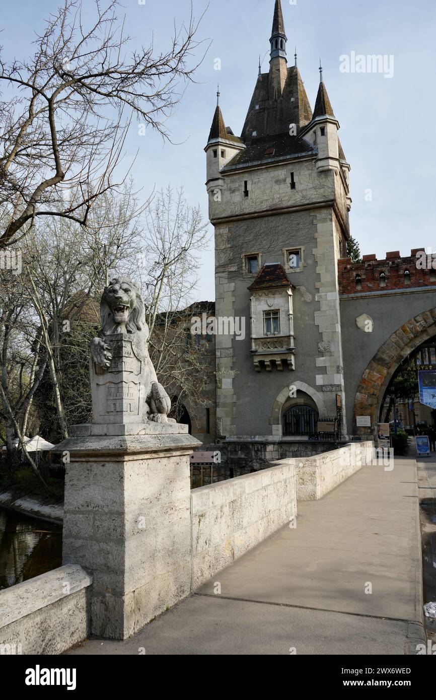 Entrance to vajdahunyad castle hi-res stock photography and images - Alamy