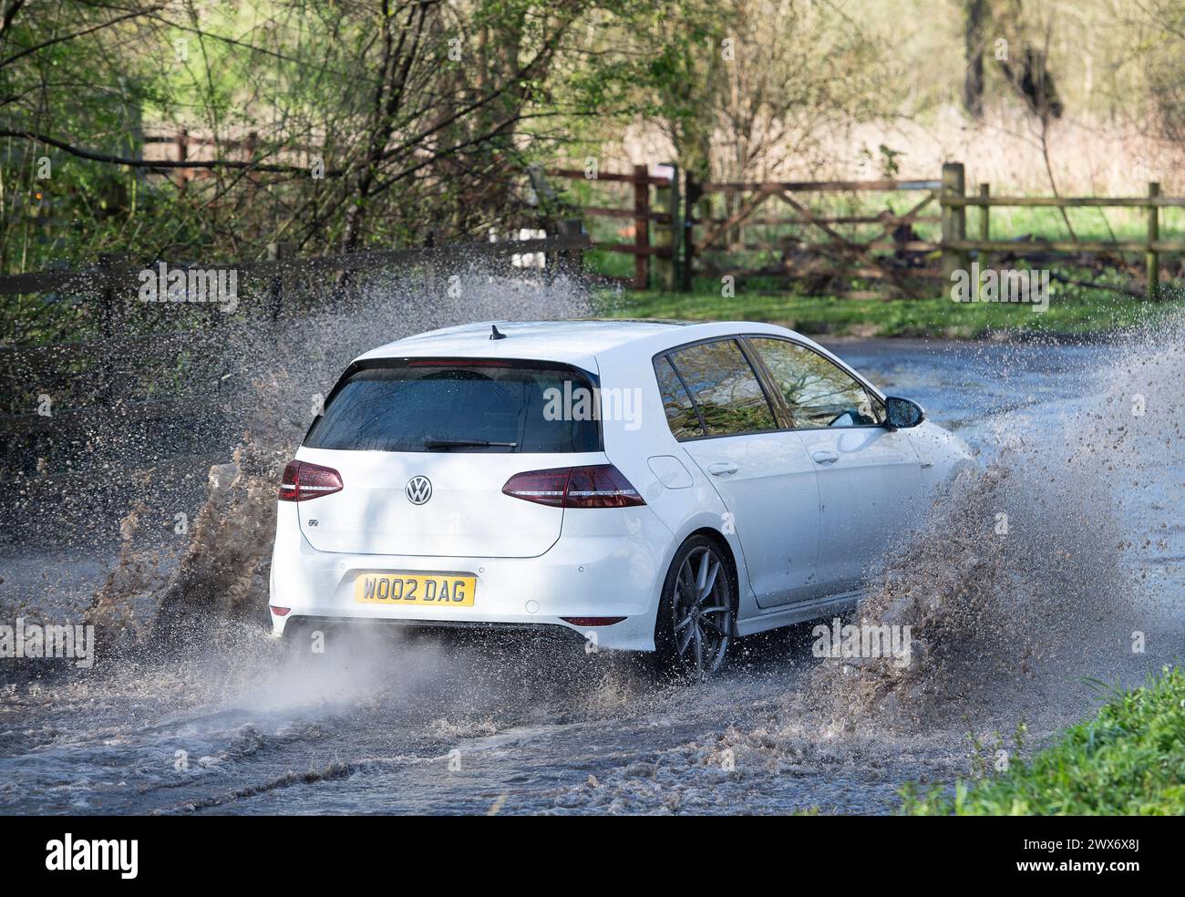 Eton, Windsor, Berkshire, UK. 28th March, 2024. Vehicles splash through ...