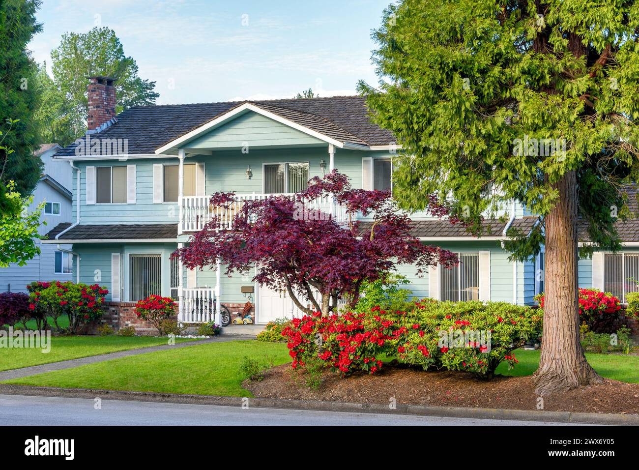 Big family residential house with landscaped front yard and trees Stock ...