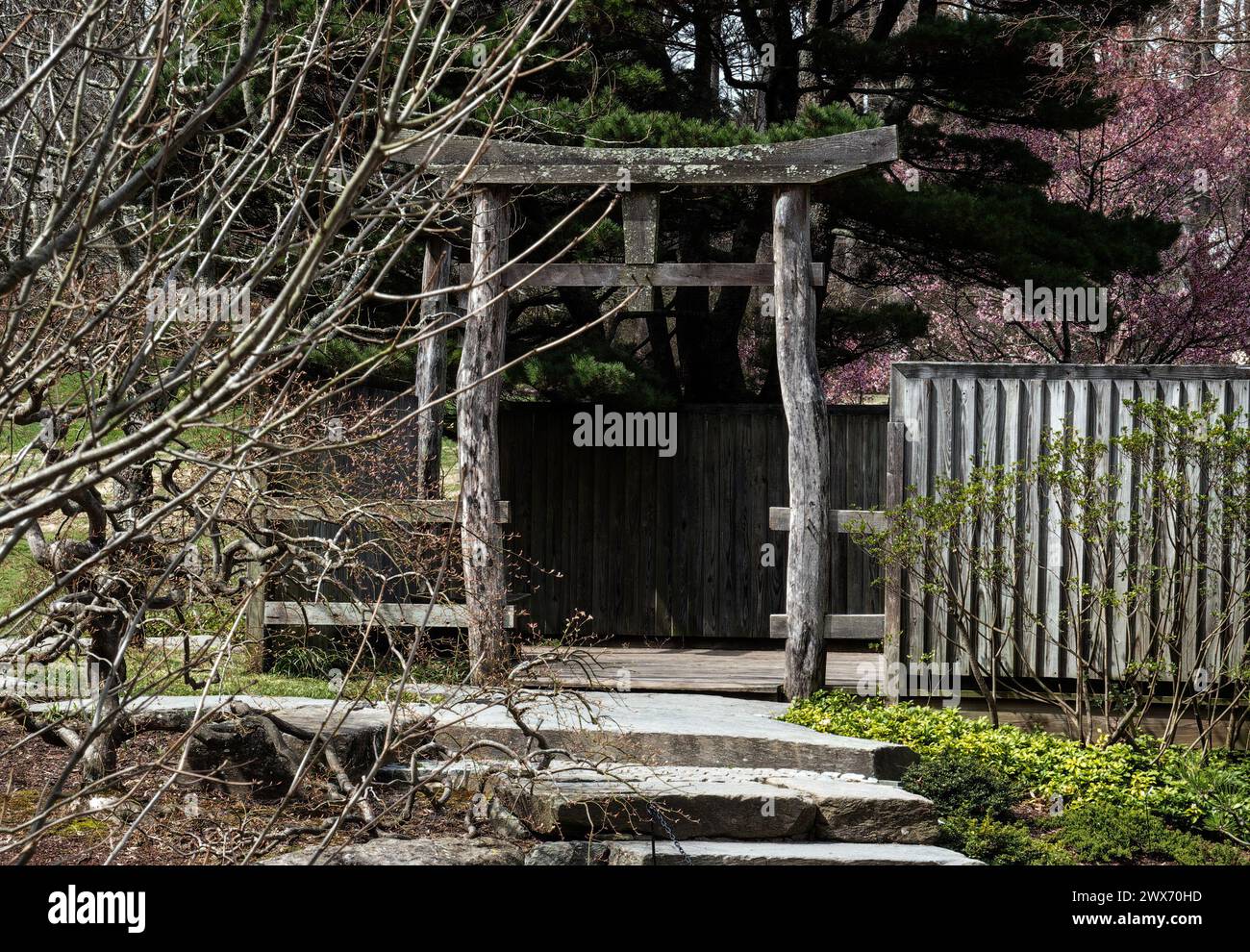 Japanese style entrance hi-res stock photography and images - Alamy