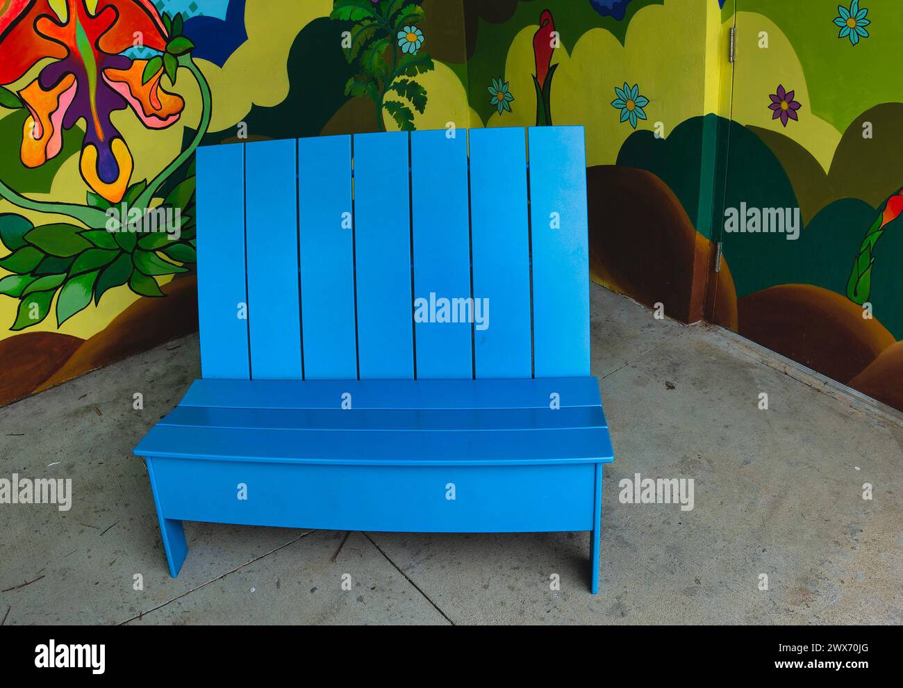 Wooden park bench in an alcove Stock Photo - Alamy