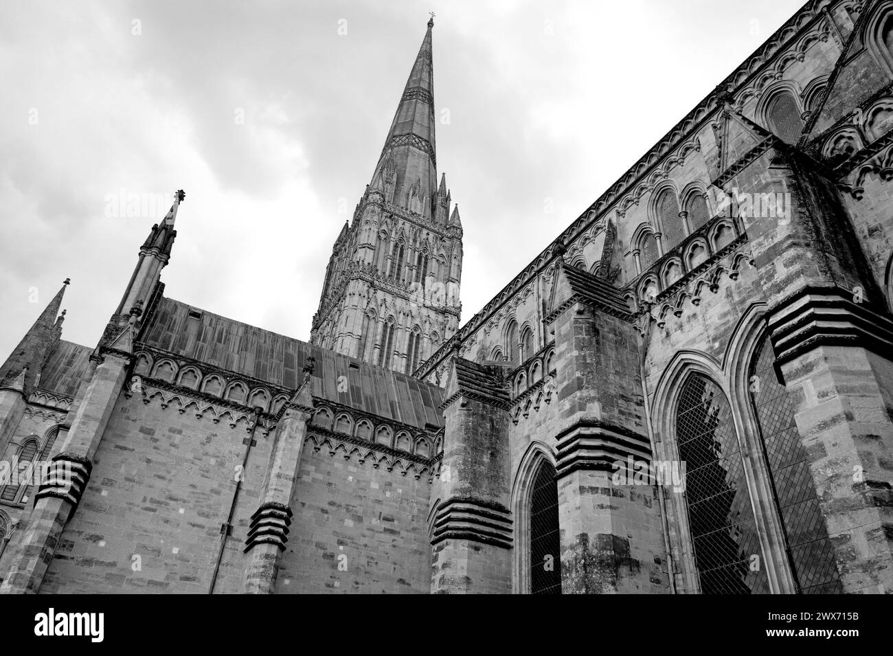 Black & white Salisbury Cathedral , Medieval gothic architecture, West ...