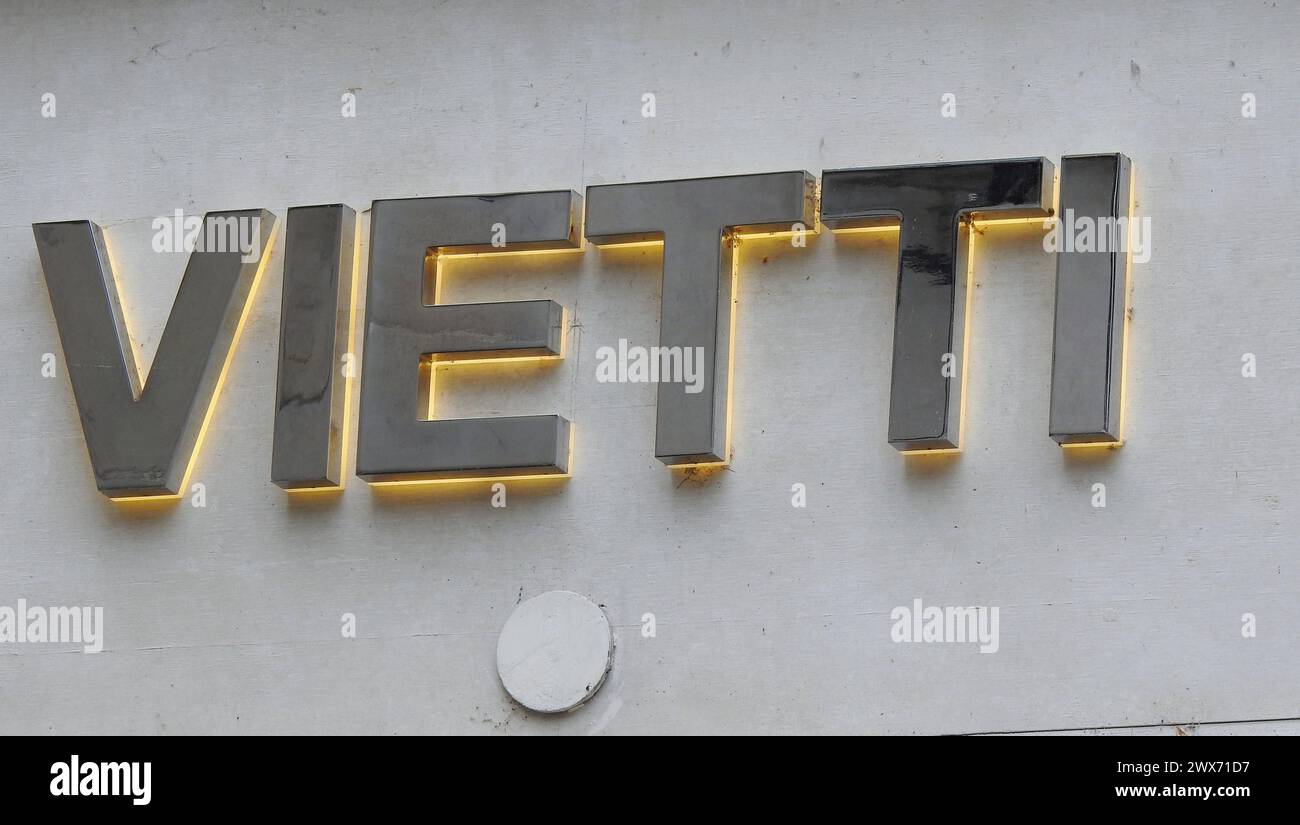 Anton Geisser 22.03.2024 Schweiz, Kleiderkette Vietti Logo Schriftzug ...