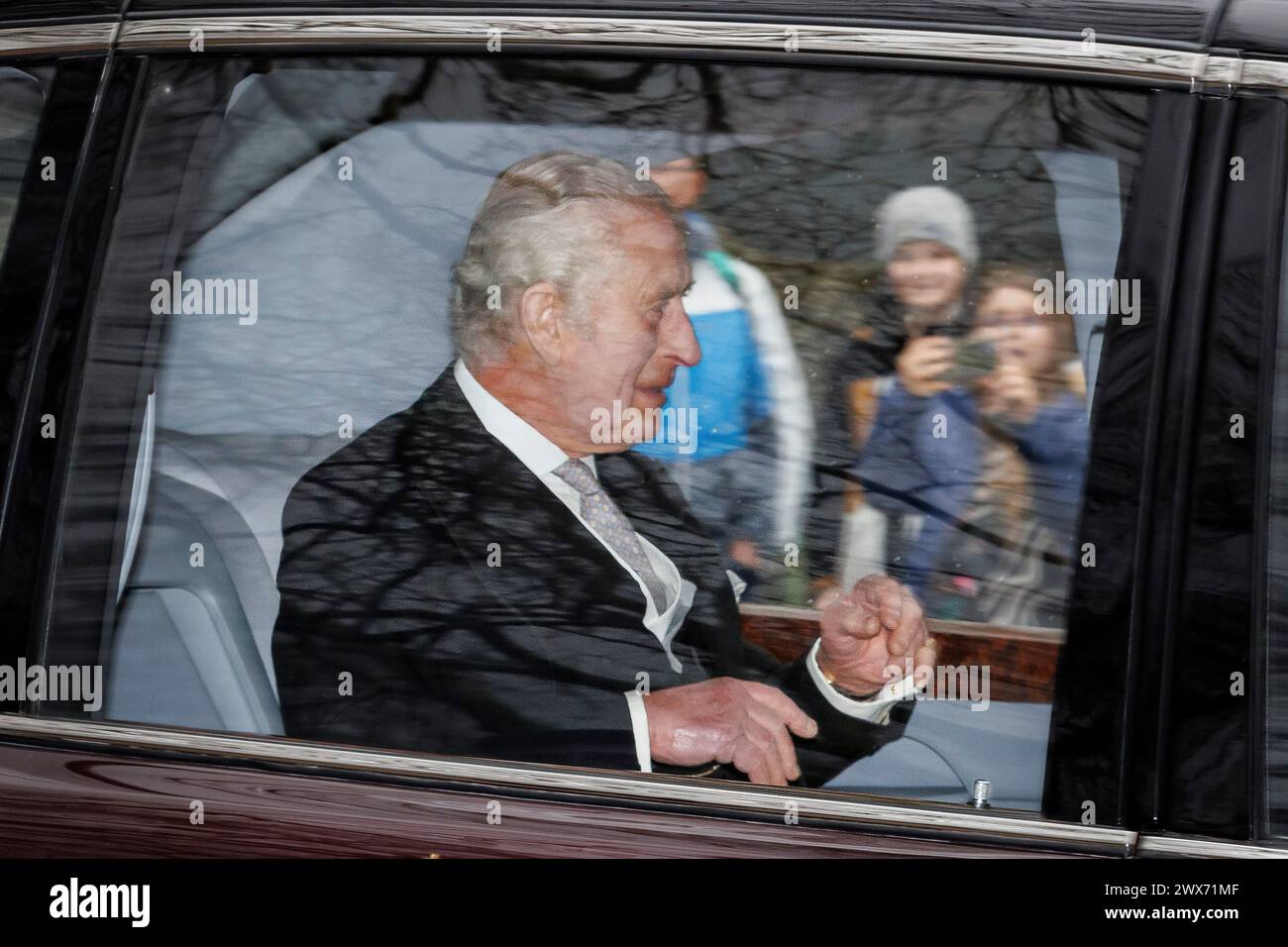 Princess Kate Waving