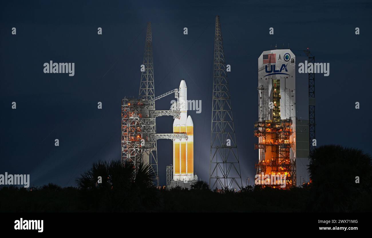 Mobile service tower hi-res stock photography and images - Alamy