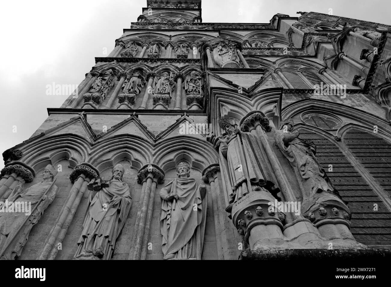 Black & white Salisbury Cathedral , Medieval gothic architecture, West ...