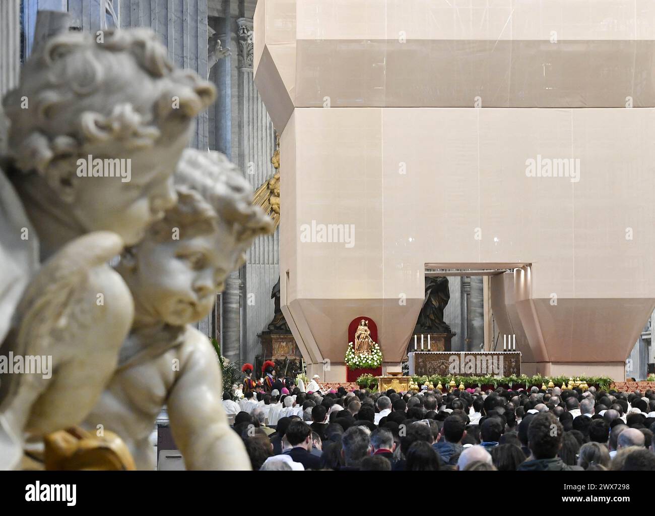 Pope Francis celebrates the Chrism Mass of Easter on Holy Thursday in ...