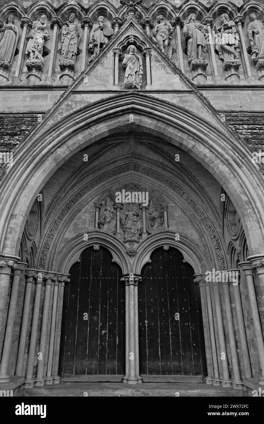 Black & white Salisbury Cathedral , Medieval gothic architecture, West ...