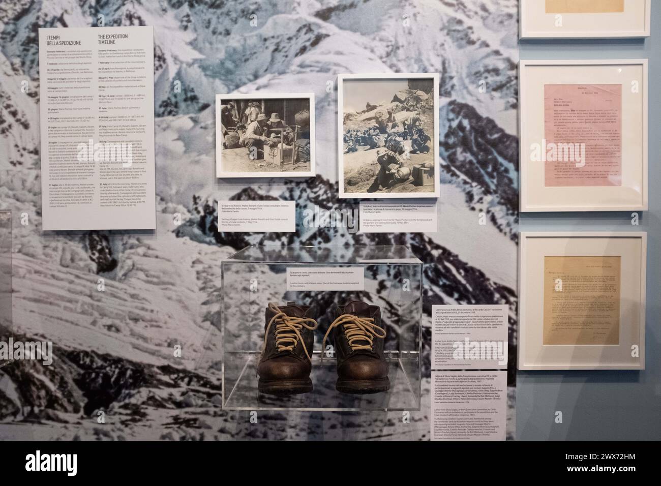Climbers k2 hi-res stock photography and images - Alamy