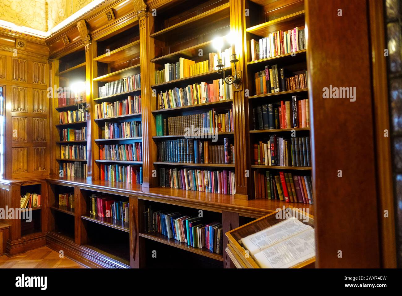 The Shakespeare Room at the State Library, a Tudor-style room ...