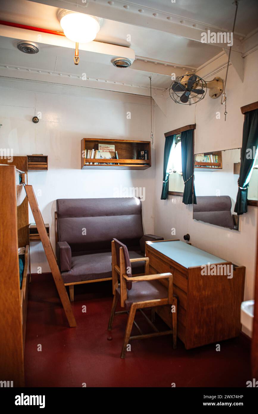 Nave ospedale hi-res stock photography and images - Alamy