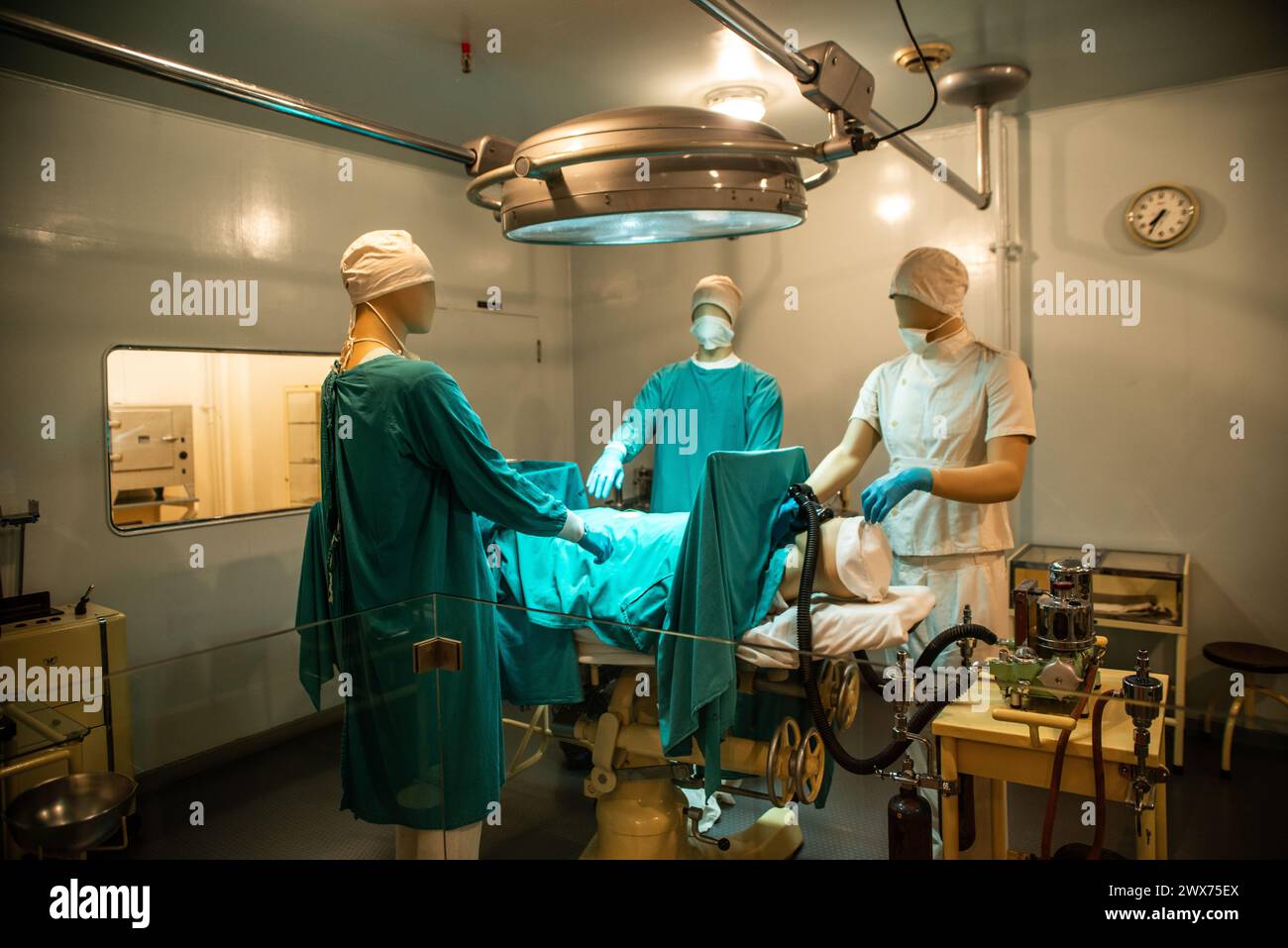 Historical operating room hi-res stock photography and images - Alamy