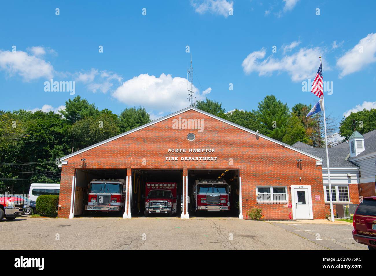 Hampshire fire and rescue engine hi-res stock photography and images ...