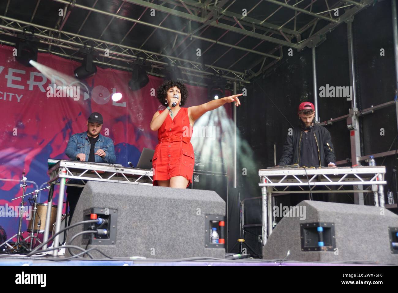 Female keyboard player performing hi-res stock photography and images ...