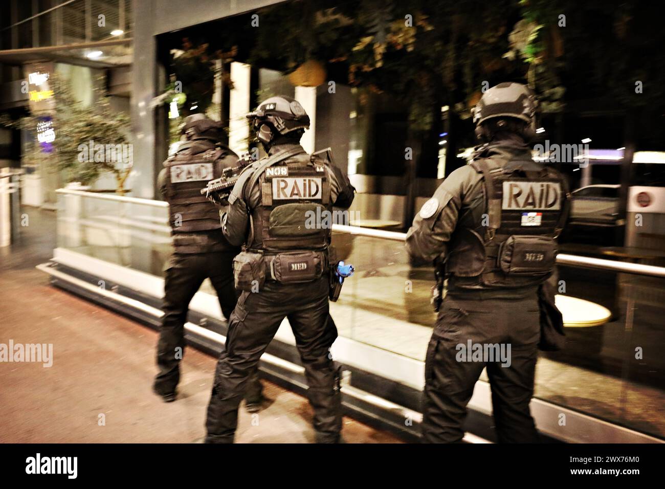 Raid de masse hi-res stock photography and images - Alamy