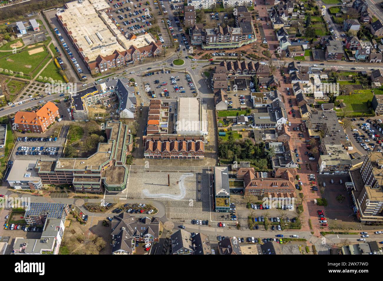 Voerde city hall with rathausplatz hi-res stock photography and images ...