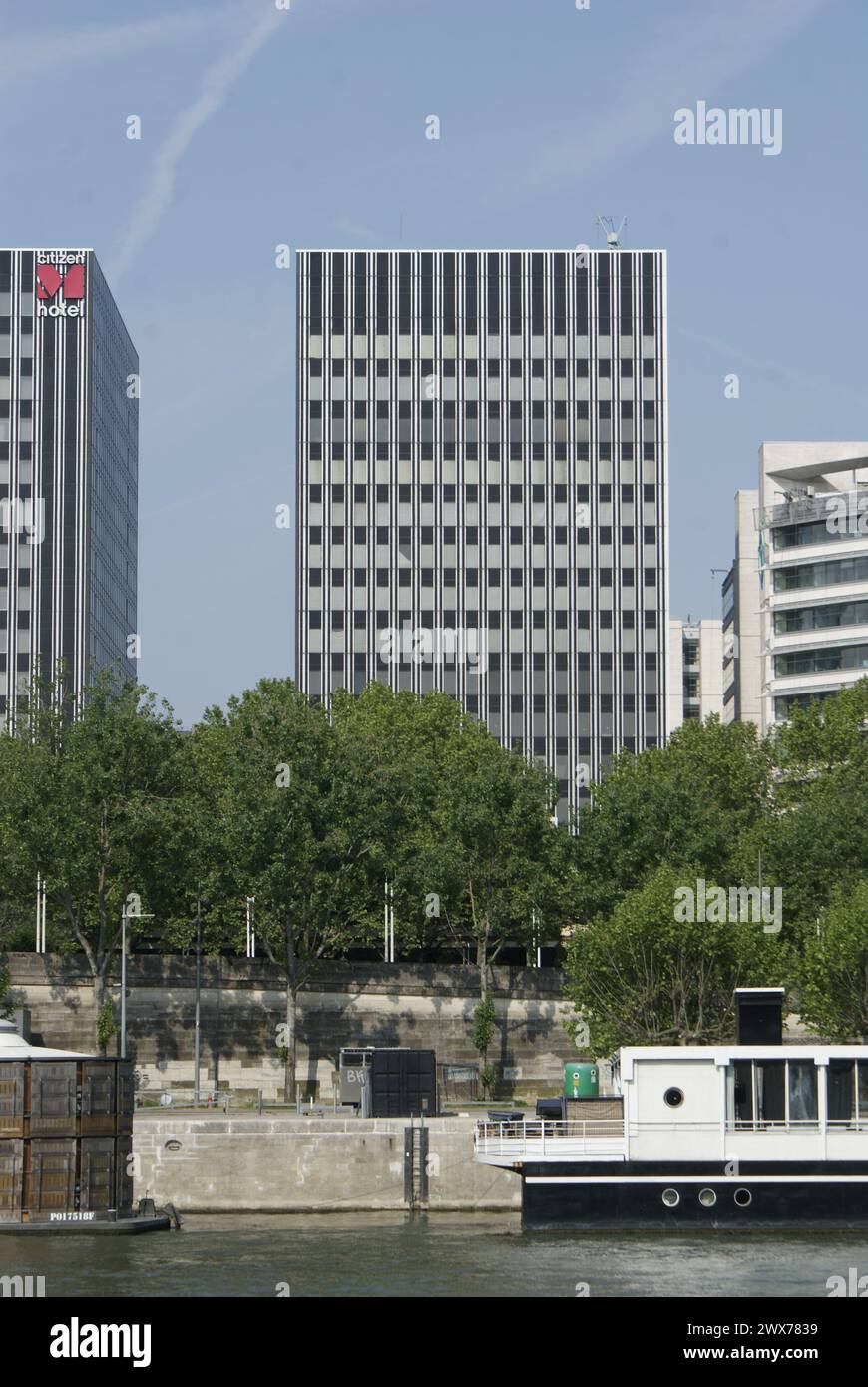 Quartier bercy hi-res stock photography and images - Alamy