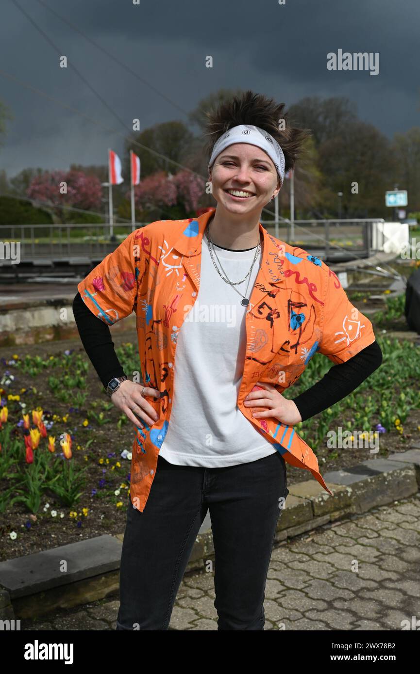 Comedian und Musikerin Coremy posiert bei der Pressekonferenz zur ...
