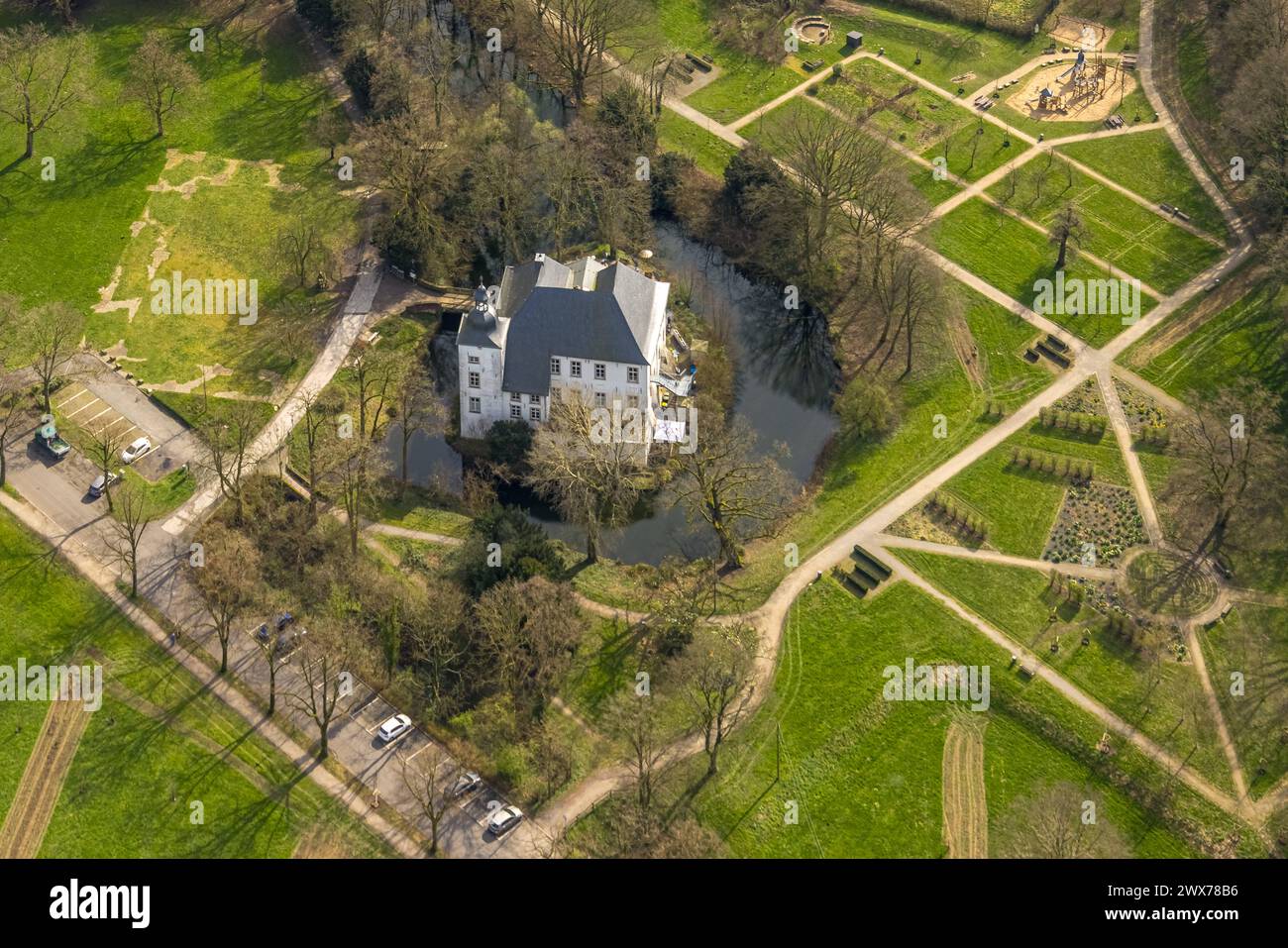 Luftbild, Wasserschloss Haus Voerde mit Gräfte und Park, Voerde ...