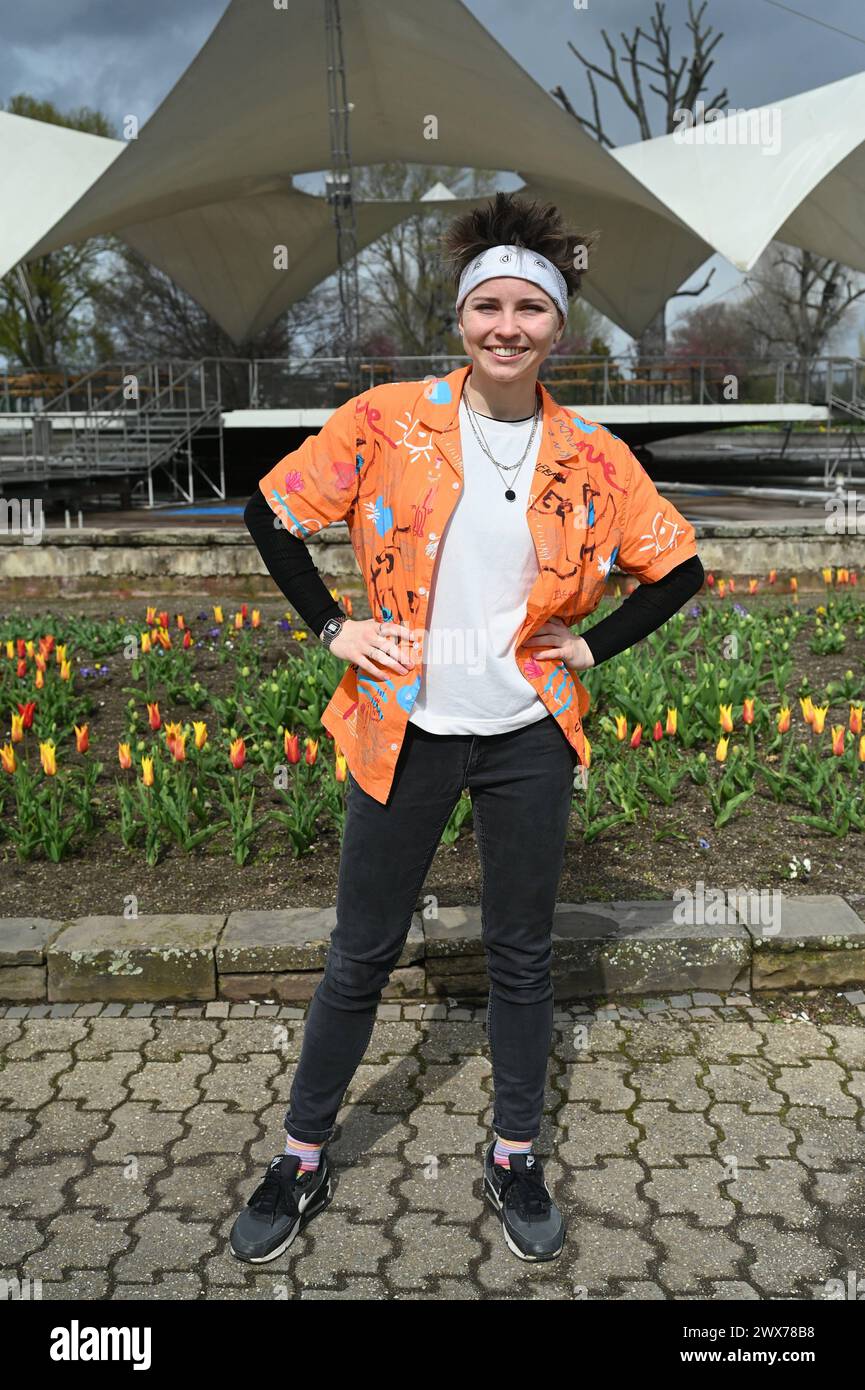 Comedian und Musikerin Coremy posiert bei der Pressekonferenz zur ...