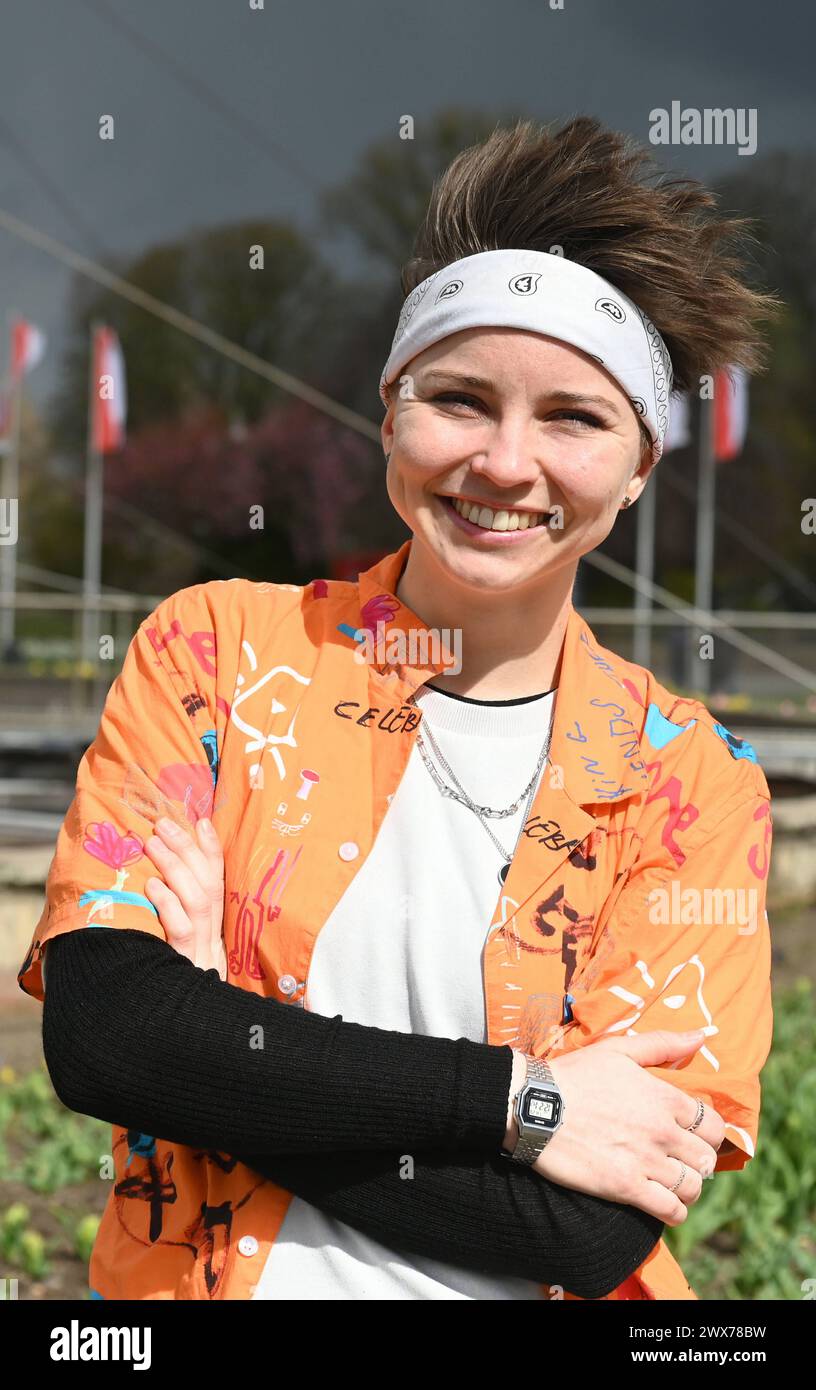 Comedian und Musikerin Coremy posiert bei der Pressekonferenz zur ...