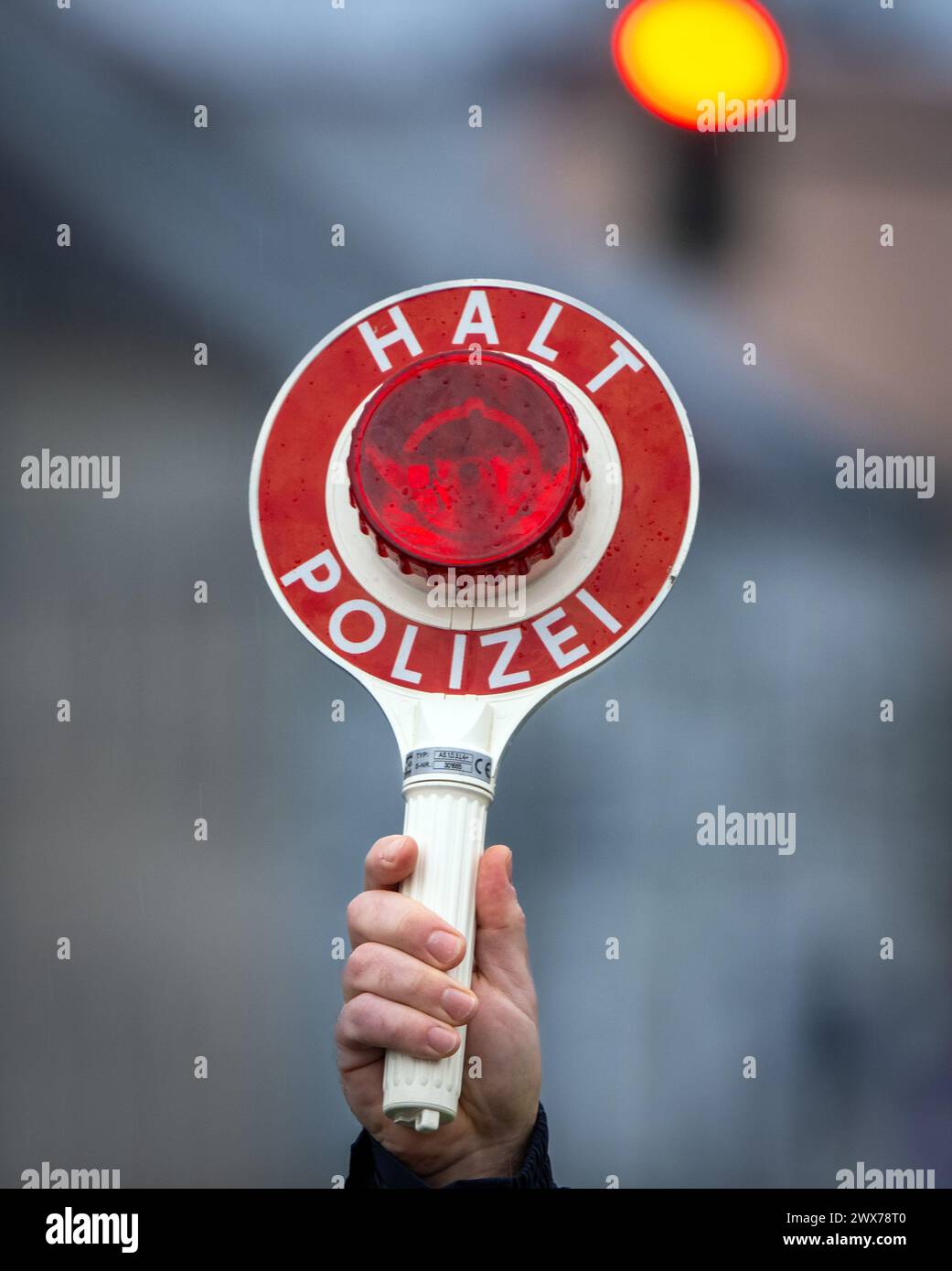 Halt icon hi-res stock photography and images - Alamy