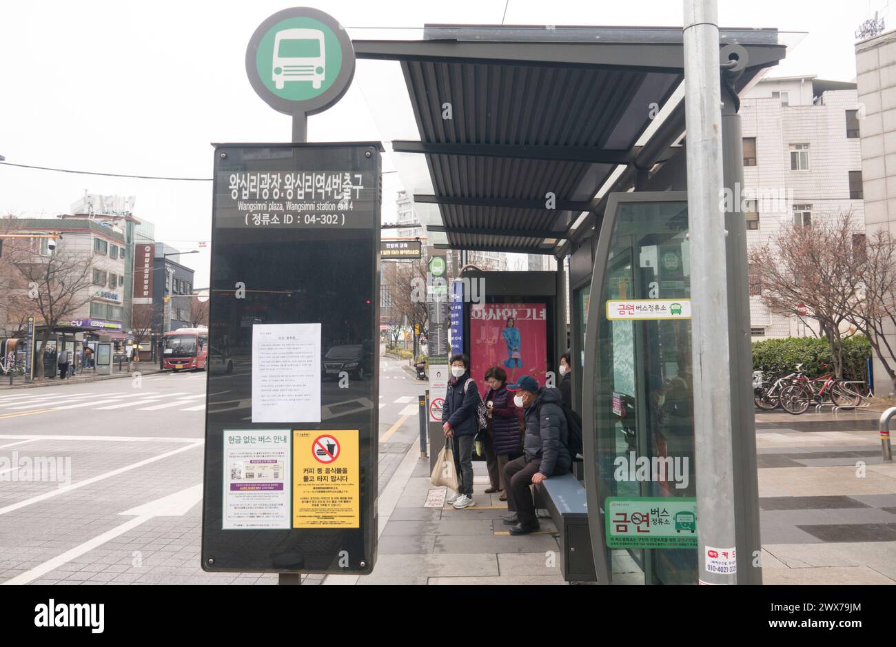 Bus drivers' general strike, Mar 28, 2024 : People wait for buses at a ...
