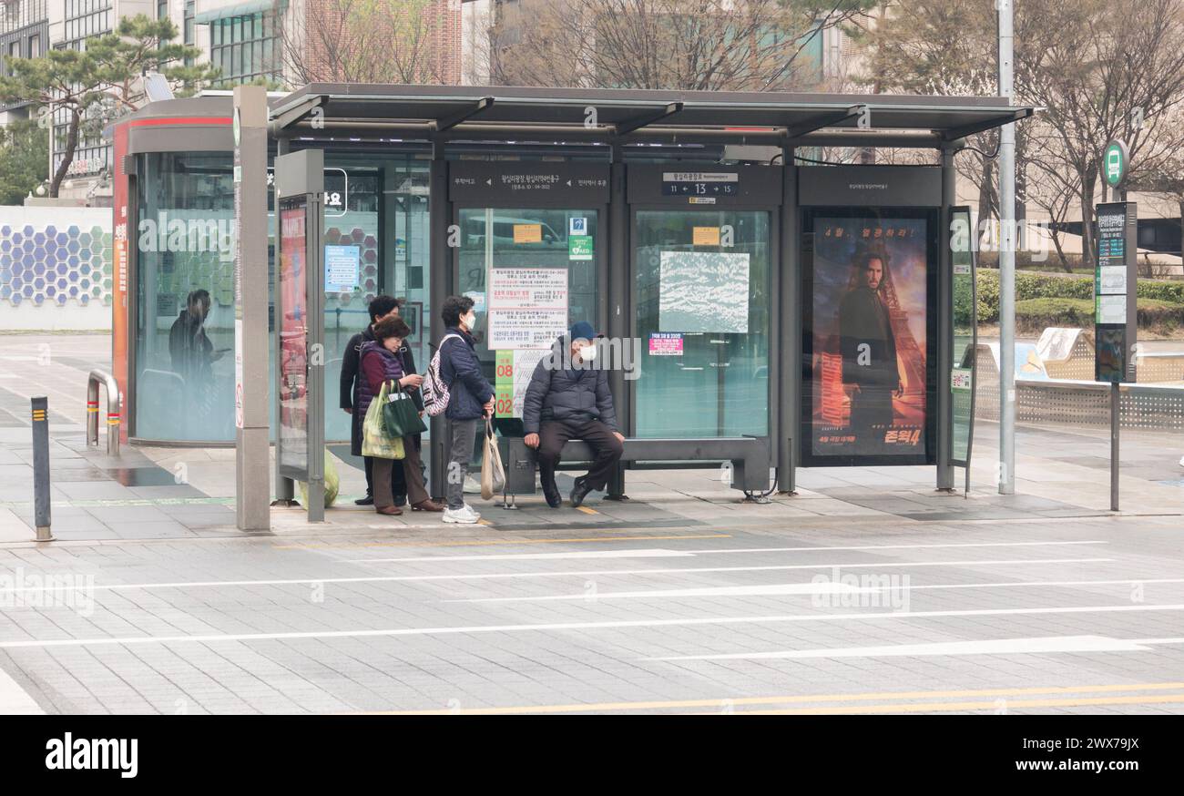 Bus drivers' general strike, Mar 28, 2024 : People wait for buses at a ...