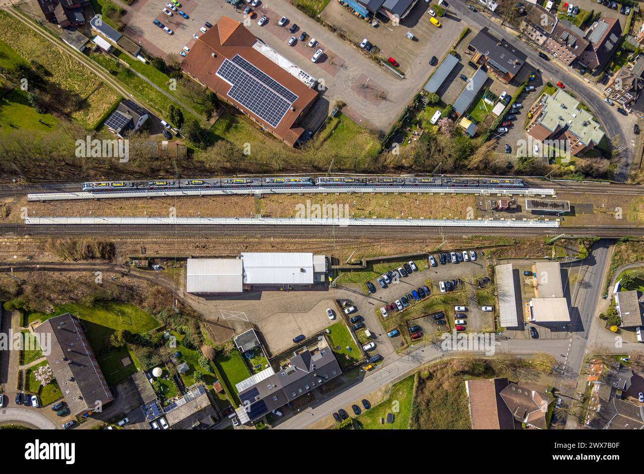 Luftbild, Bahnhof Friedrichsfeld mit neuem Bahnsteig und S-Bahn, Ausbau ...