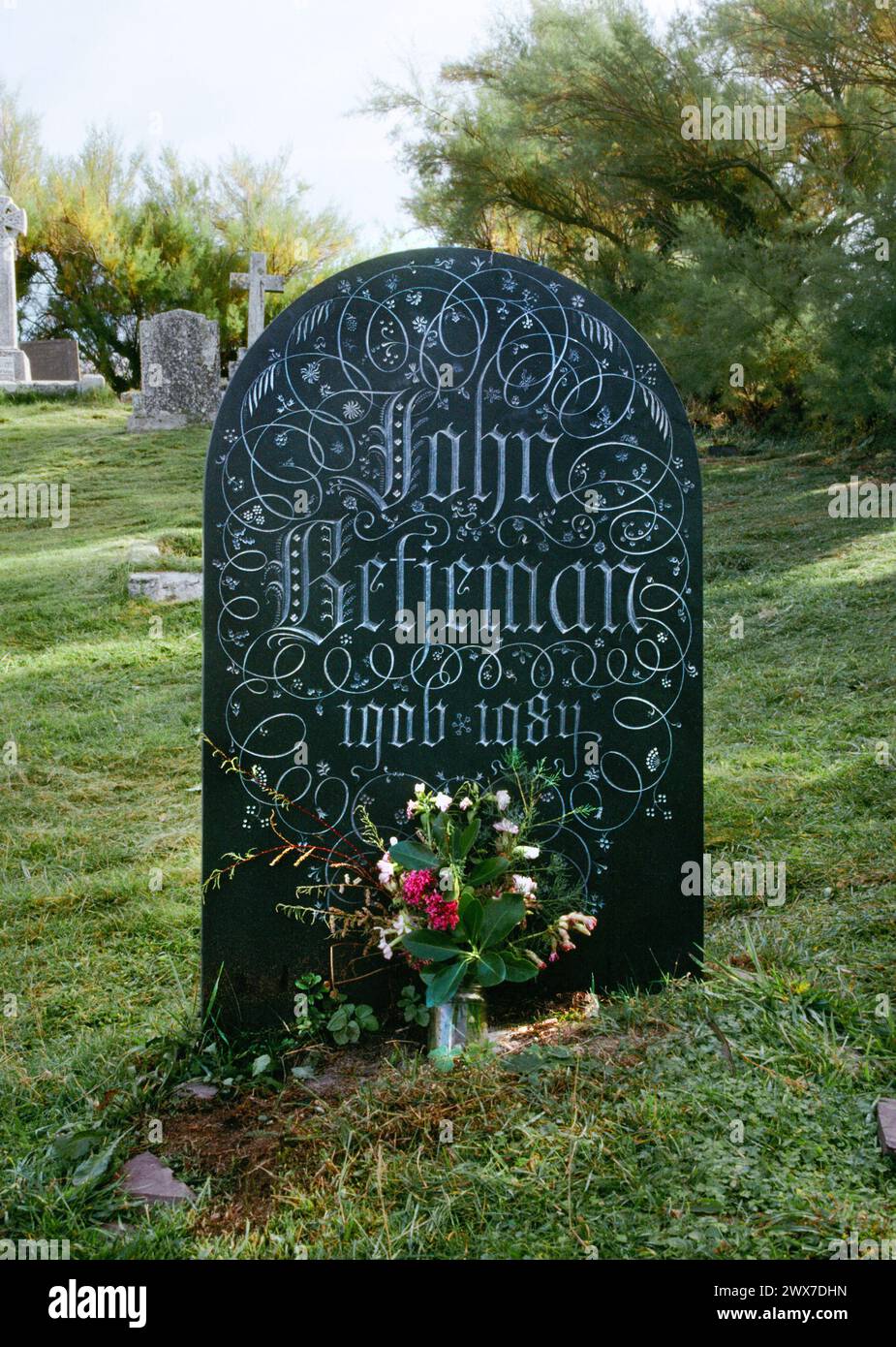 Modern slate headstone hi-res stock photography and images - Alamy