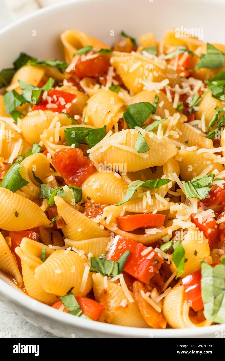 Conchiglie pasta italian pasta hi-res stock photography and images - Alamy