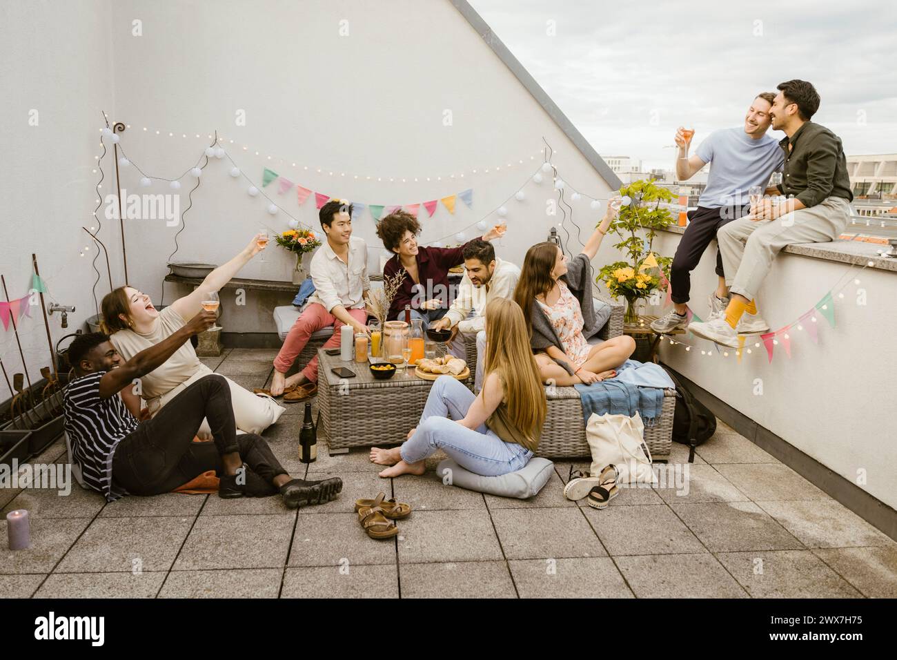 Rooftop deck hi-res stock photography and images - Alamy