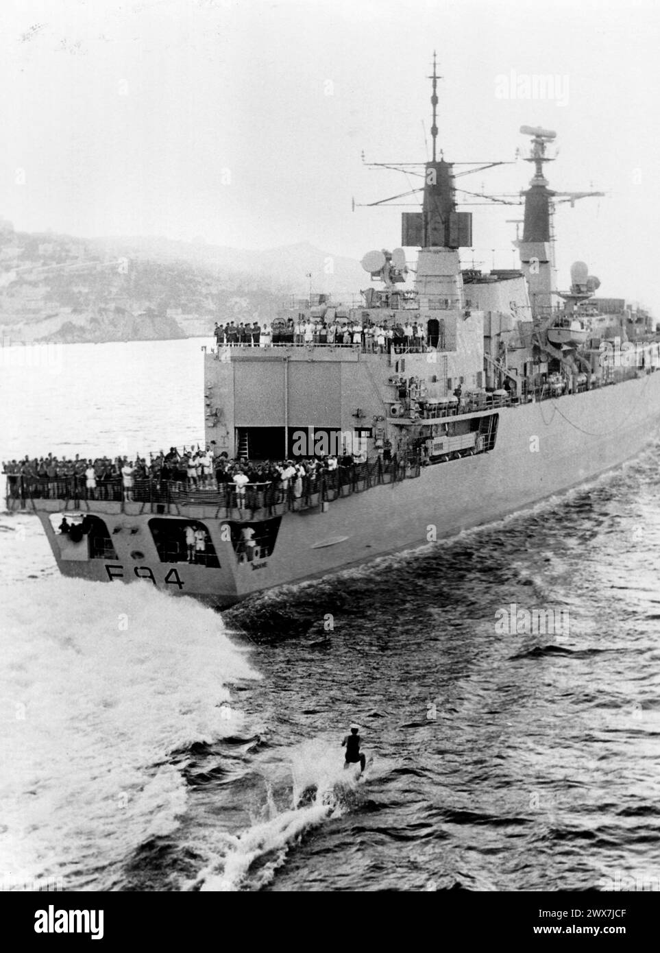 A SAILOR WATER SKI'S BEHIND ROYAL NAVY FRIGATE HMS BRAVE. 1987 PIC MIKE ...