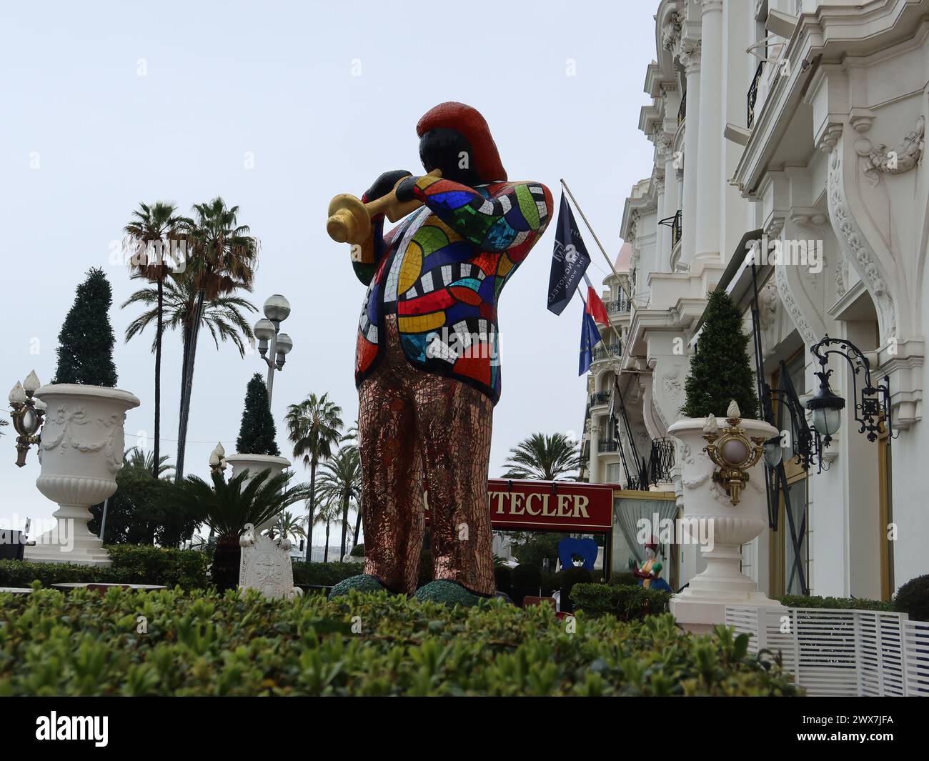 Mosaic sculpture by Niki de Saint Phalle of the jazz trumpeter Miles ...