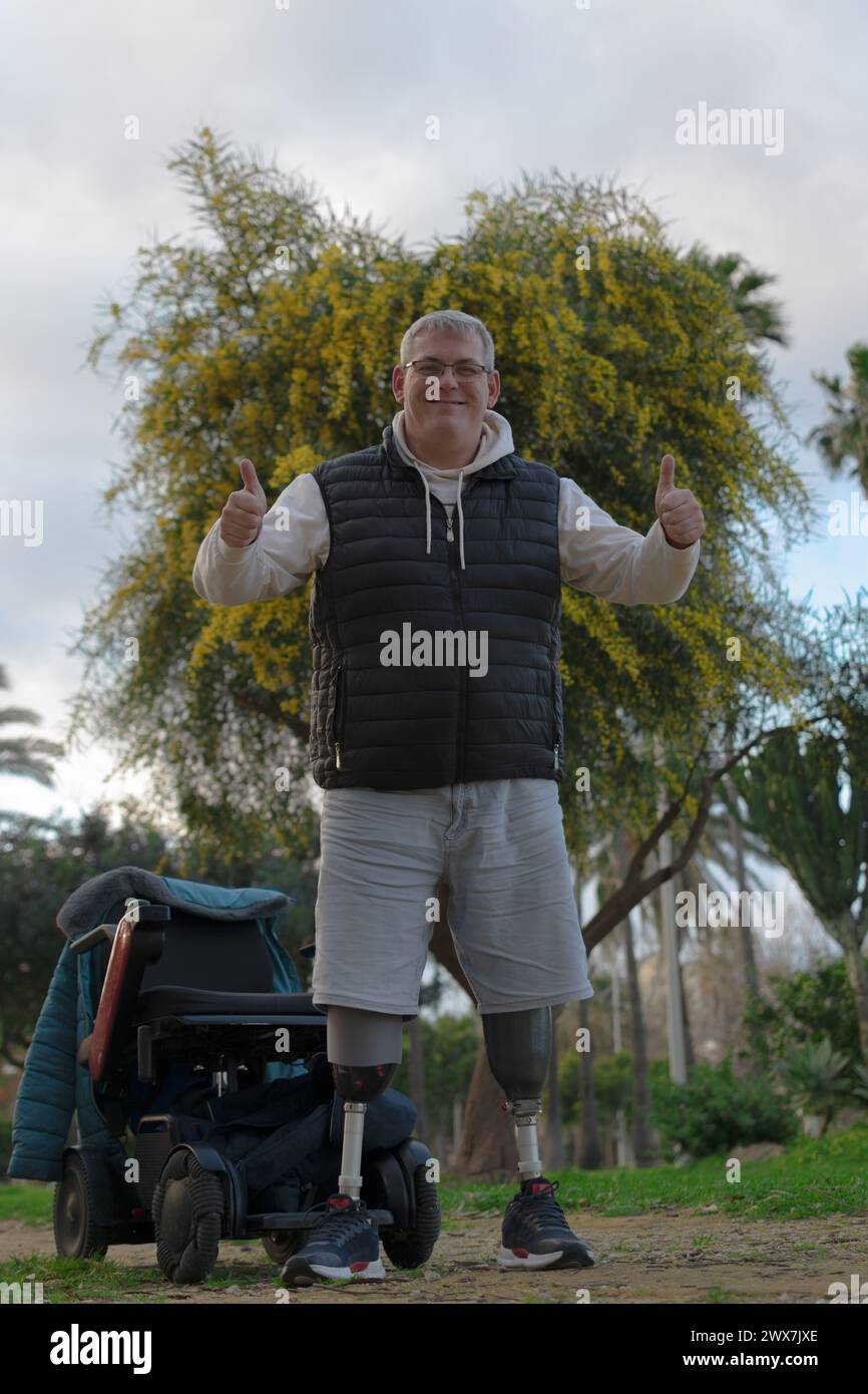 Man with no legs hi-res stock photography and images - Alamy