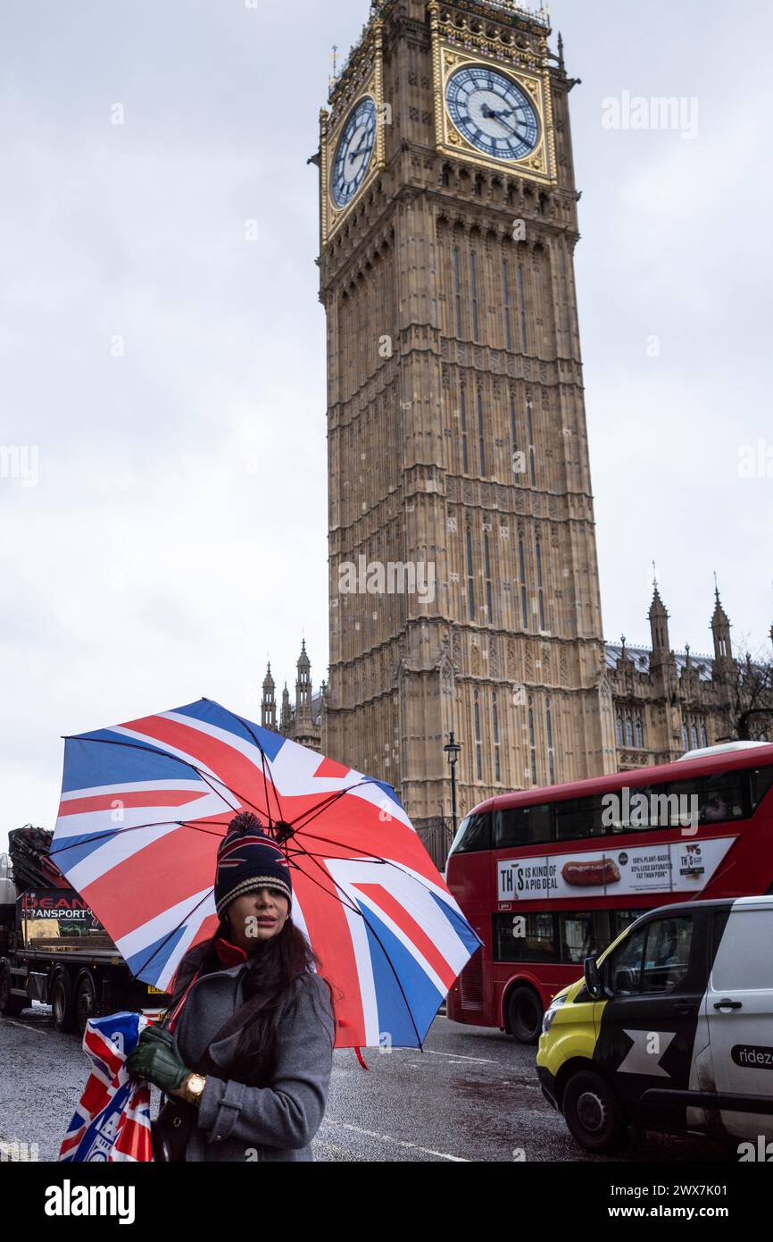 Big ben raining hi-res stock photography and images - Alamy