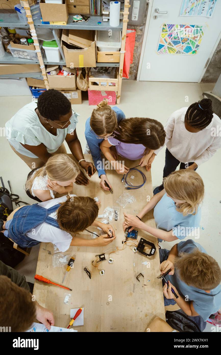 Middle school classroom project hi-res stock photography and images - Alamy