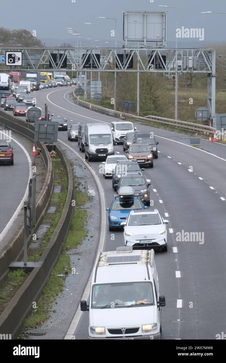 Bristol, UK. 28th Mar, 2024. Rain and wind hampers recovery of a lorry ...