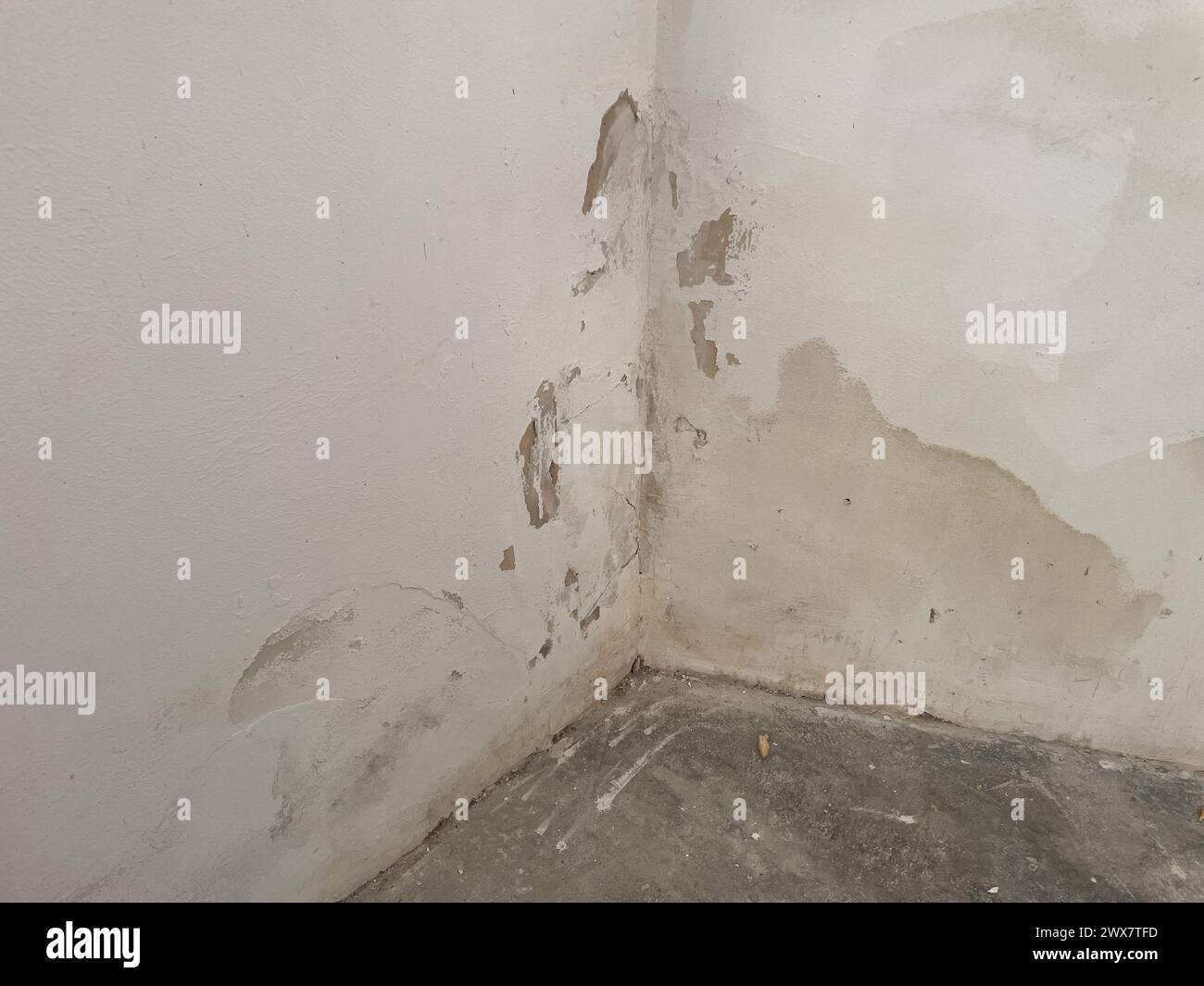 Drying water leak hi-res stock photography and images - Alamy