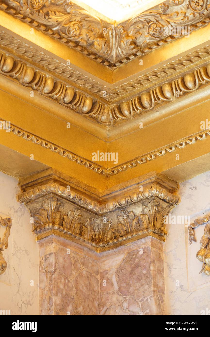 Faux paris hi-res stock photography and images - Alamy