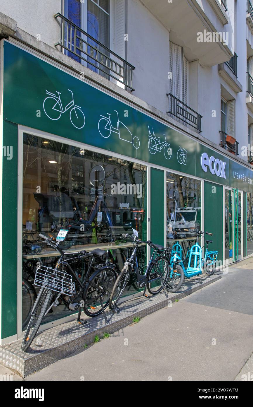 France, Ile-de-France region, Paris rive Gauche, Montparnasse, 14th arrondissement, avenue du ...