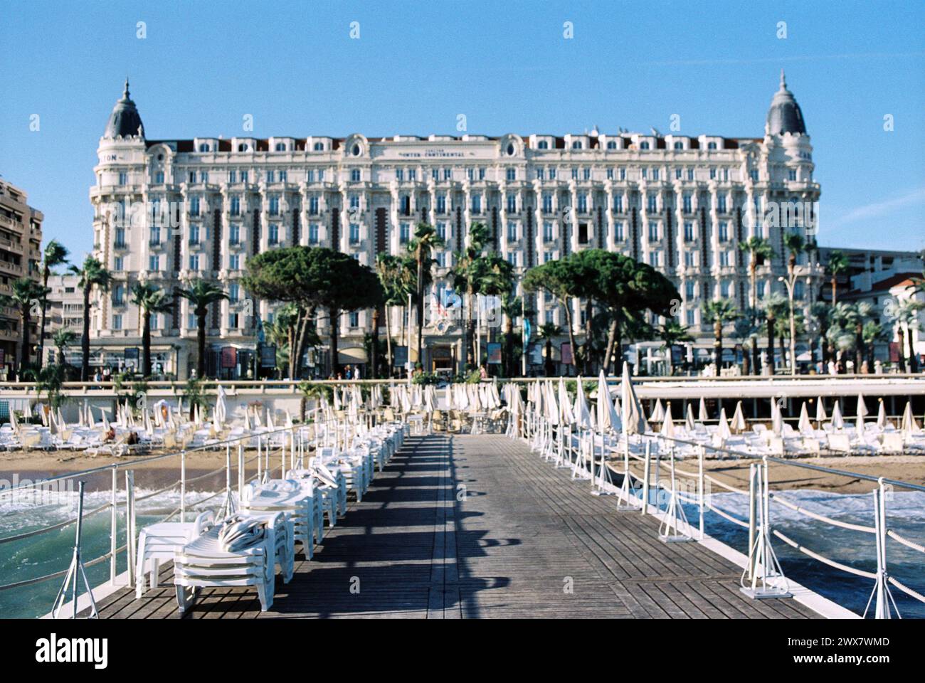 Quatre étoiles Year : 2006 - France Director : Christian Vincent Stock ...