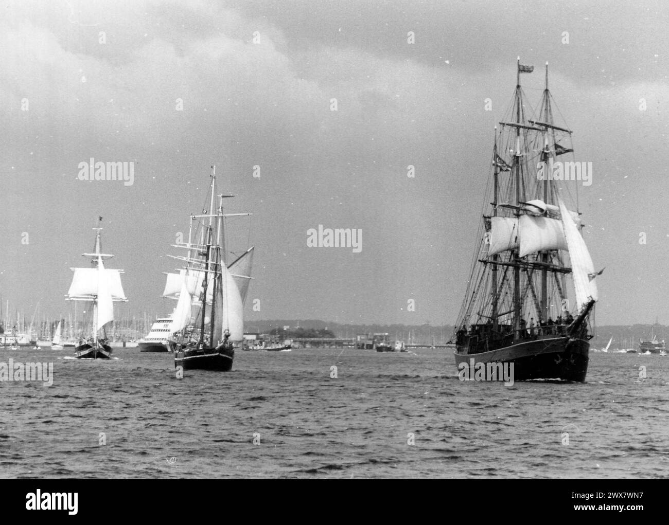 THE FIRST FLEET BICENTENNIAL CELEBRATION FLEET LEAVES PORTSMOUTH 1988 ...