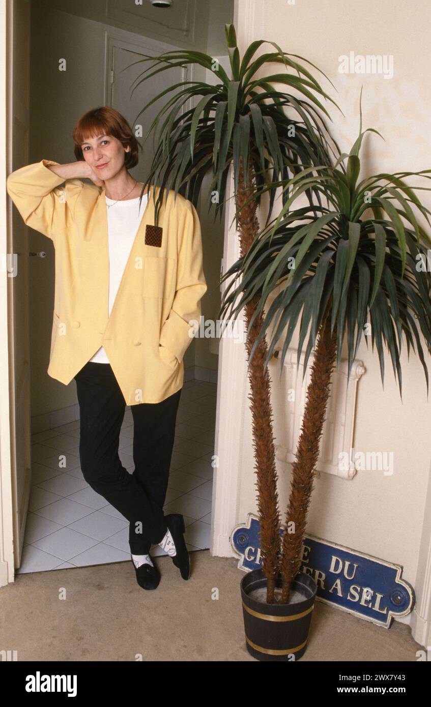 French TV and radio presenter Brigitte Simonetta at home, circa 1985 ...