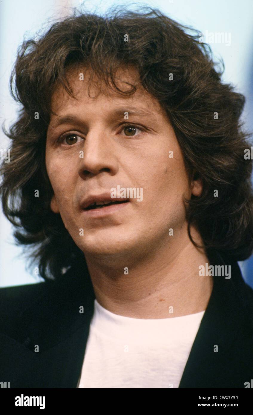 Singer archives hi-res stock photography and images - Alamy