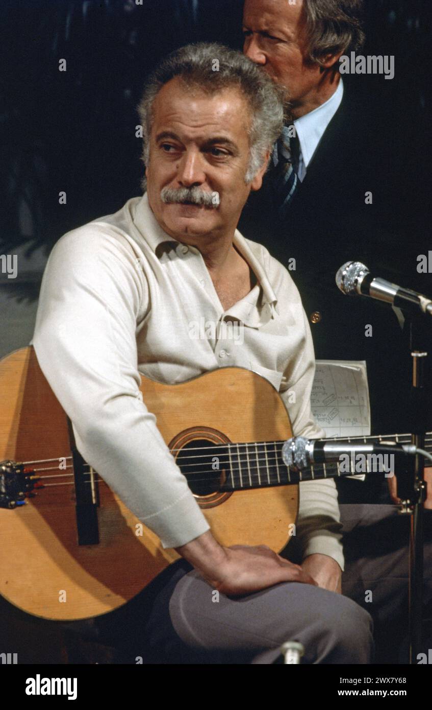 Georges Brassens on the set of the television programme "Le Grand ...