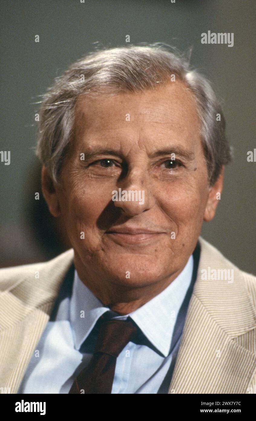 Jean Diwo on the set of the literary TV show "Apostrophes" on Antenne 2 ...