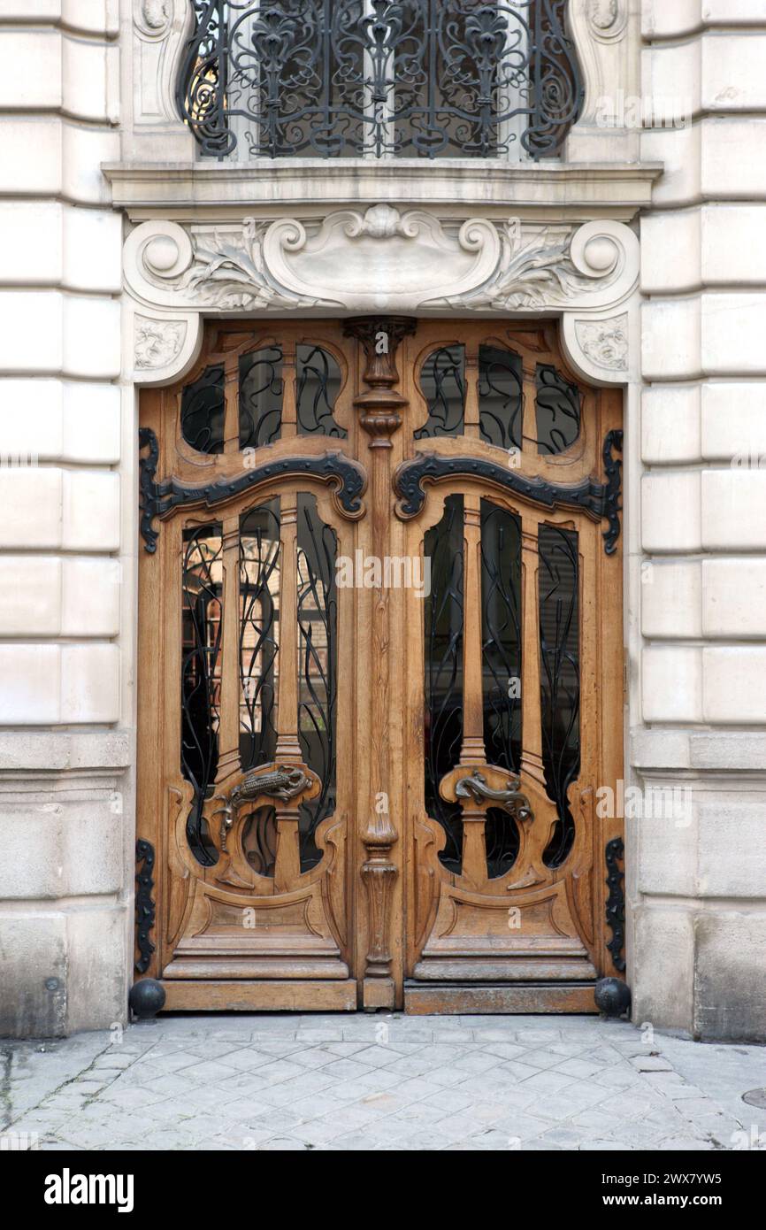 Building 151 rue de Grenelle, Paris, 7th arrondissement Date of ...