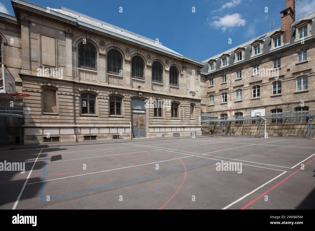 Paris, 12 avenue Trudaine, lycee jacques decour, inner courtyard, gallery, covered playground ...